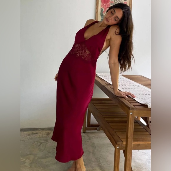 Rumored | Dresses | Rumored Vanity Midi Dress | Poshmark